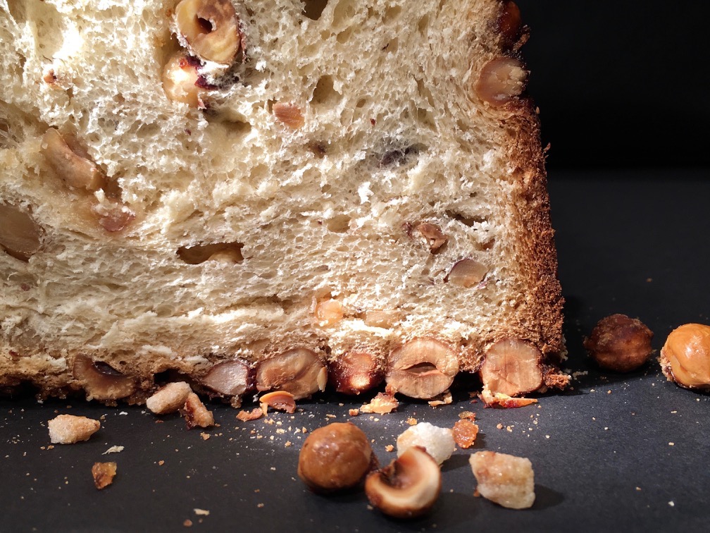 Süsser Kaiserstuten mit 27% karamellisierten Haselnüssen – LEO Der ...